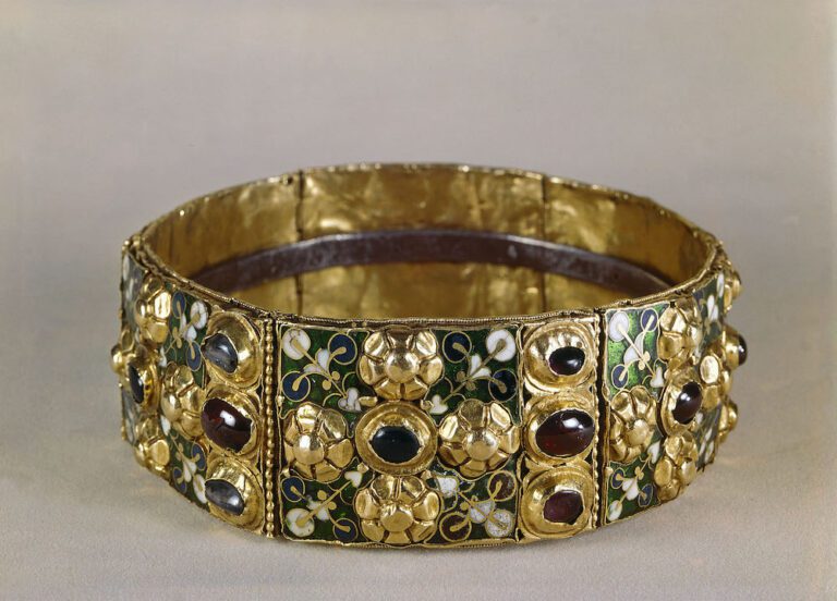 Jewelry: 5 unmissable collections | Scala Archives