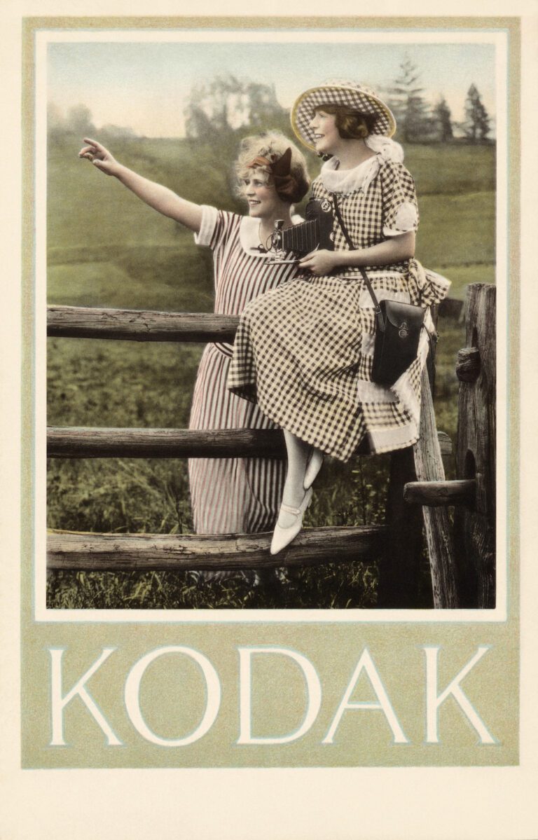 “You press the button, we’ll do the rest” From Kodak No.1 to color photography | Scala Archives
